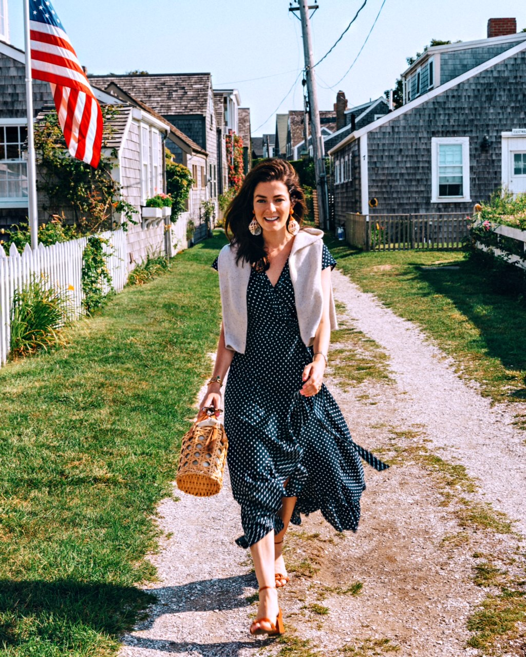 Polka Shell - Classy Girls Wear Pearls